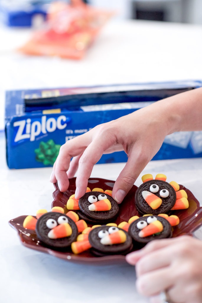 Easy Turkey Cookie Gifts for Thanksgiving - Simply Clarke